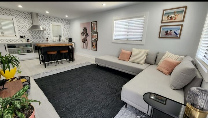 Central Miami 2br Home W Private Parking - Miami, FL