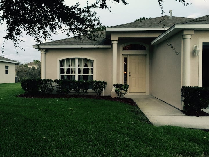 Savannah Luxe-stay By The Shore - Titusville