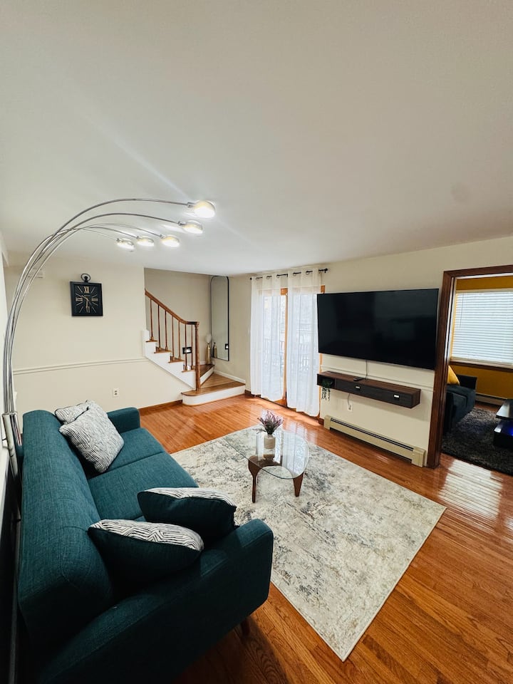 Westbrook Suites 3bd/1.5bt/ac/wi-fi/washer/dryer - Portland, ME
