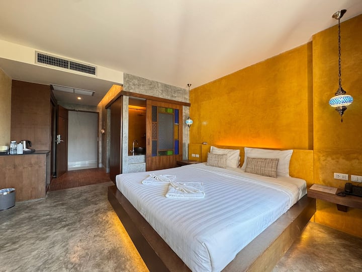 Modern Luxe Room - Mountain & Pool View - Patong Beach