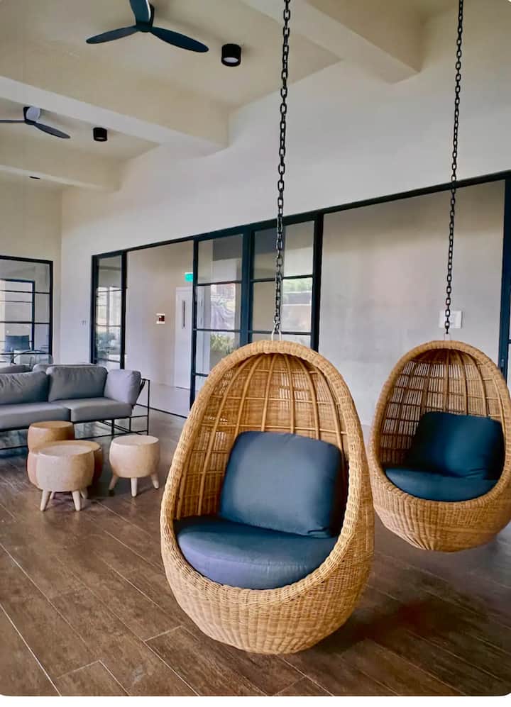 Modern Design Suite W/ Freepoolnetflix In Itpark - Cebu City