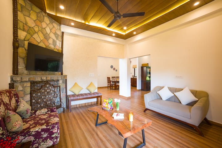 2-bhk Villa W/ Balcony & Bathtub On Rajpur Road - 데라둔