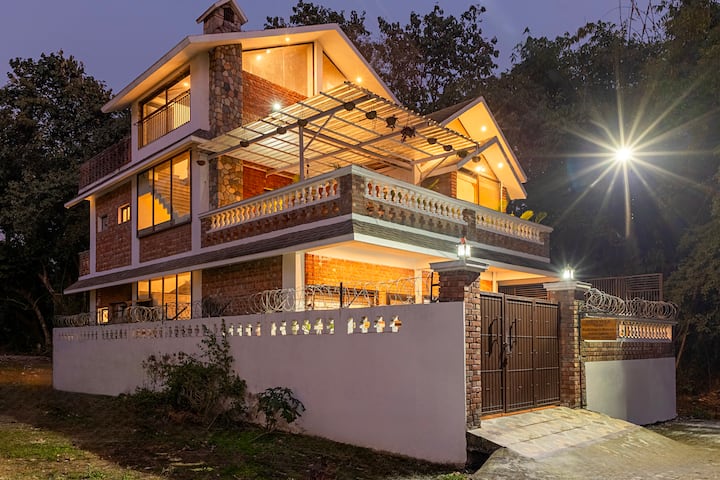 2-bhk Villa W/ Balcony & Bathtub On Rajpur Road - Dehradun