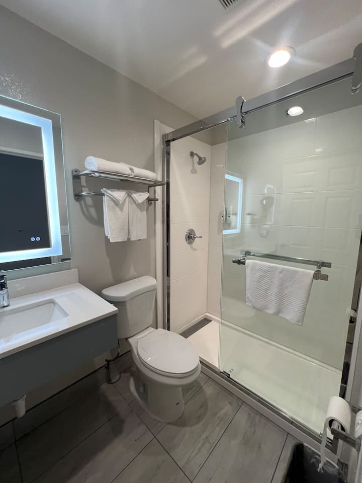 Modern & Updated 2 Beds Includes Free Breakfast - Tracy, CA