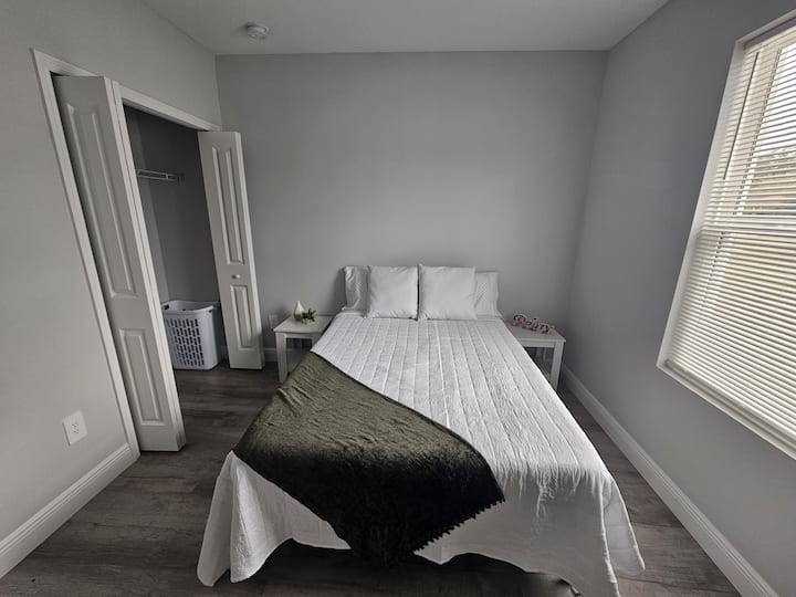 Cozy Duplex Near The Ocala Airport - Ocala, FL