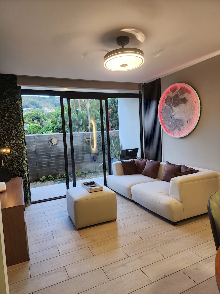 Urban Retreat Ss: 2br, Patio & Cold Plunge Tub - San Salvador