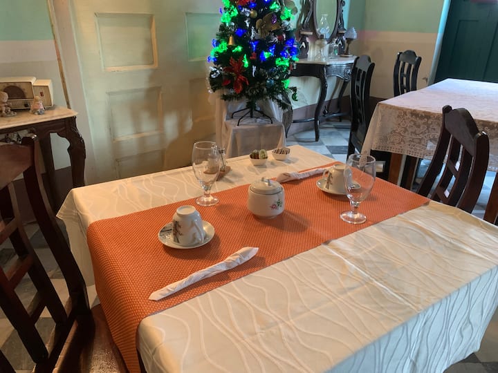 Hostal Colonial Casa Vieja: A Pasos De La Plaza - Cuba