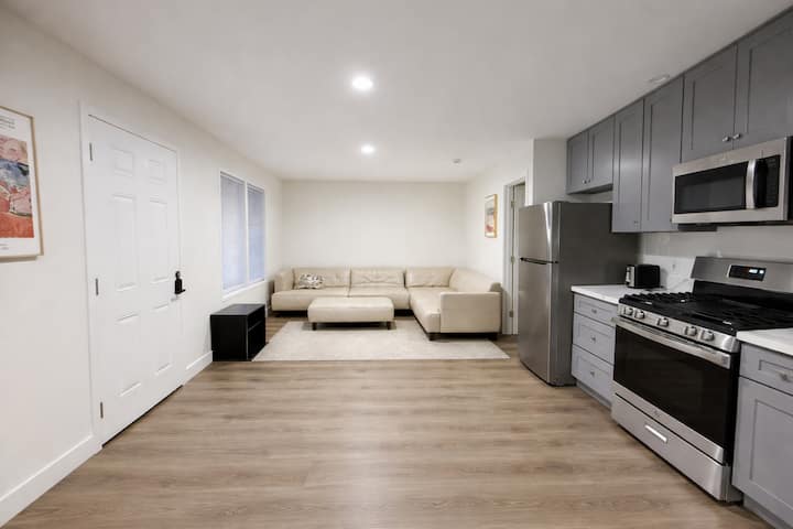 Brand New Private Home W/yard&free Parking - Rancho Cucamonga, CA