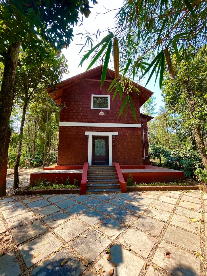 Sabera Heritage Home Pool Villa - Sakleshpura