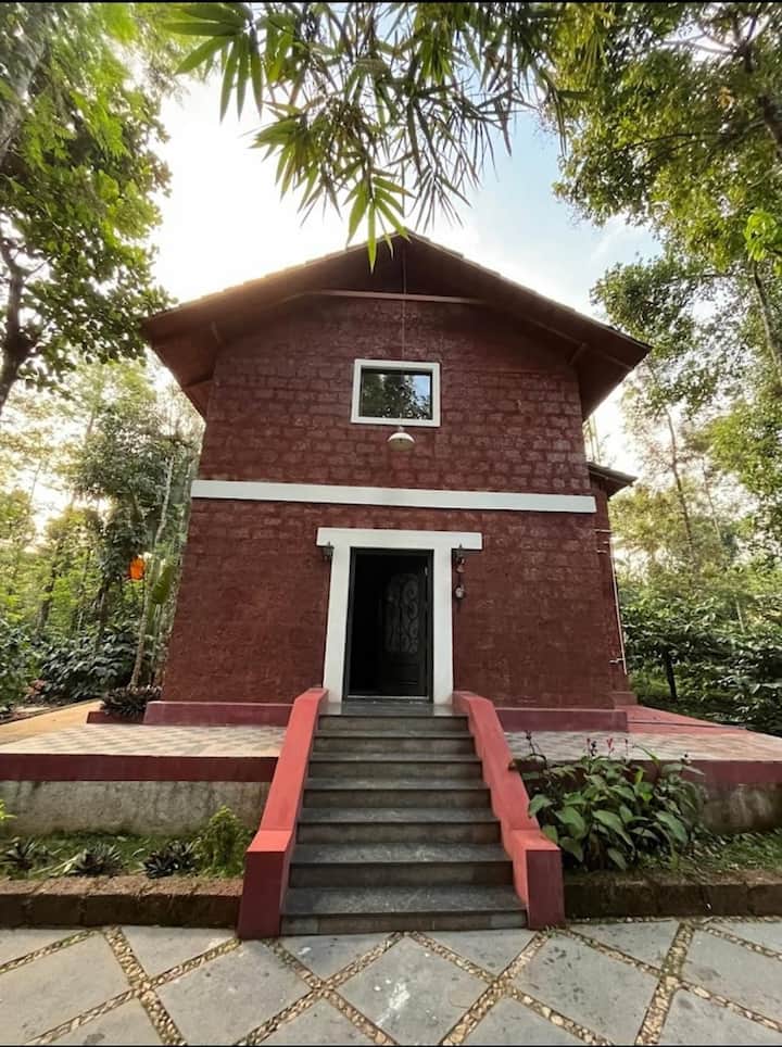 Sabera Heritage Home Pool Villa - Sakleshpura