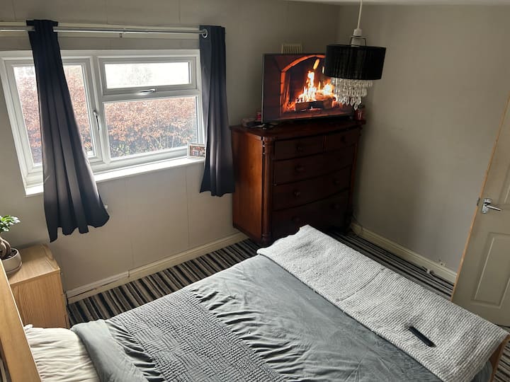 Perfect Cheap Price Room Chester - Chester