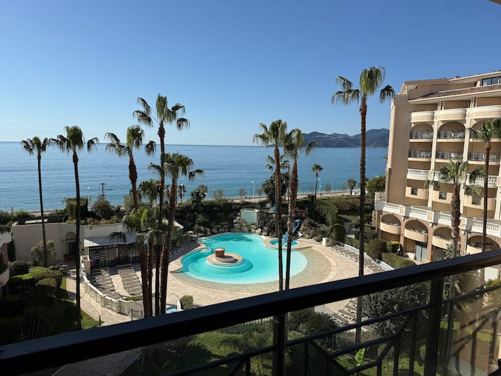 3 Pièces Vue Mer Et Piscine Au Bord De L'eau - Cannes