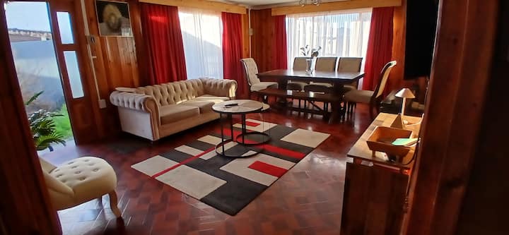 Casa Principal En Barrio Residencial - Punta Arenas