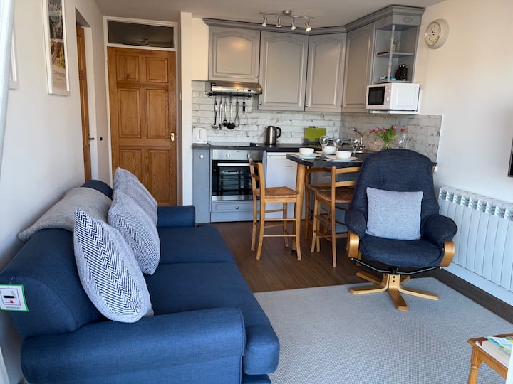 Georgina Portview
Pet Free 
Allergy Friendly - Porthmadog