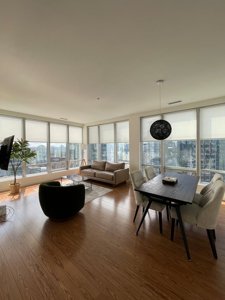 Spacious Condo In Best Location - Vancouver
