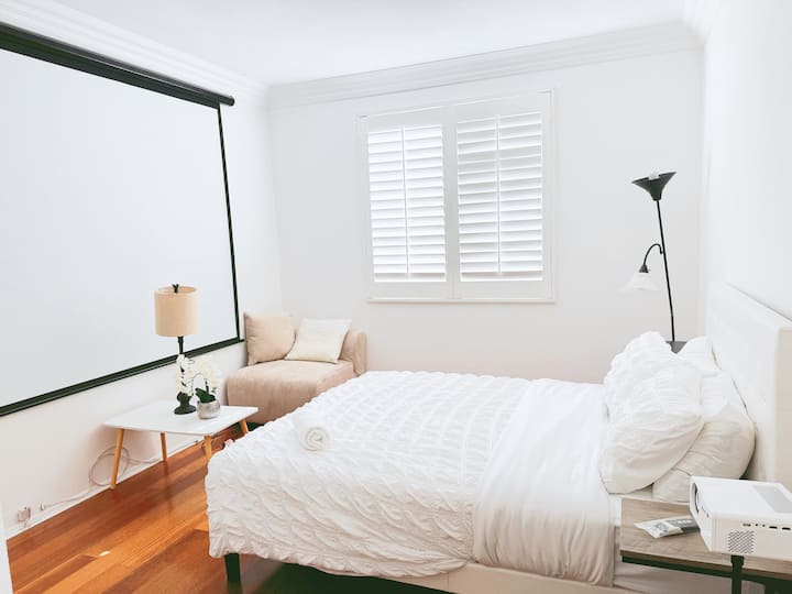 Cozy Theater Bedroom Private Bath/free Parking - Ontario, CA