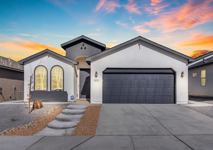 Modern 3br Home · Smart Tvs & Private Yard View - Rio Rancho, NM