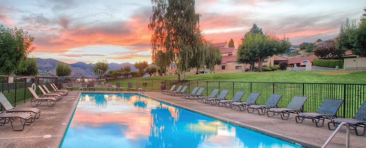 Lakechelan Cabin-hottub, W/d! - Chelan, WA