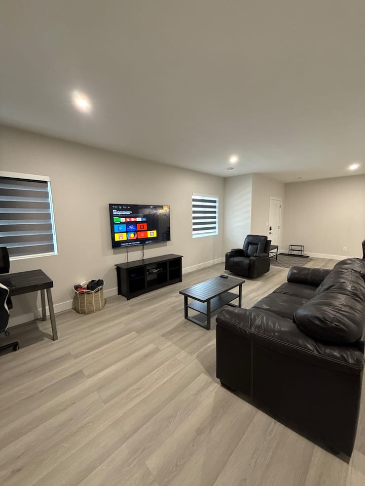 2 Bed 1 Bath Luxury Suite - Westlake