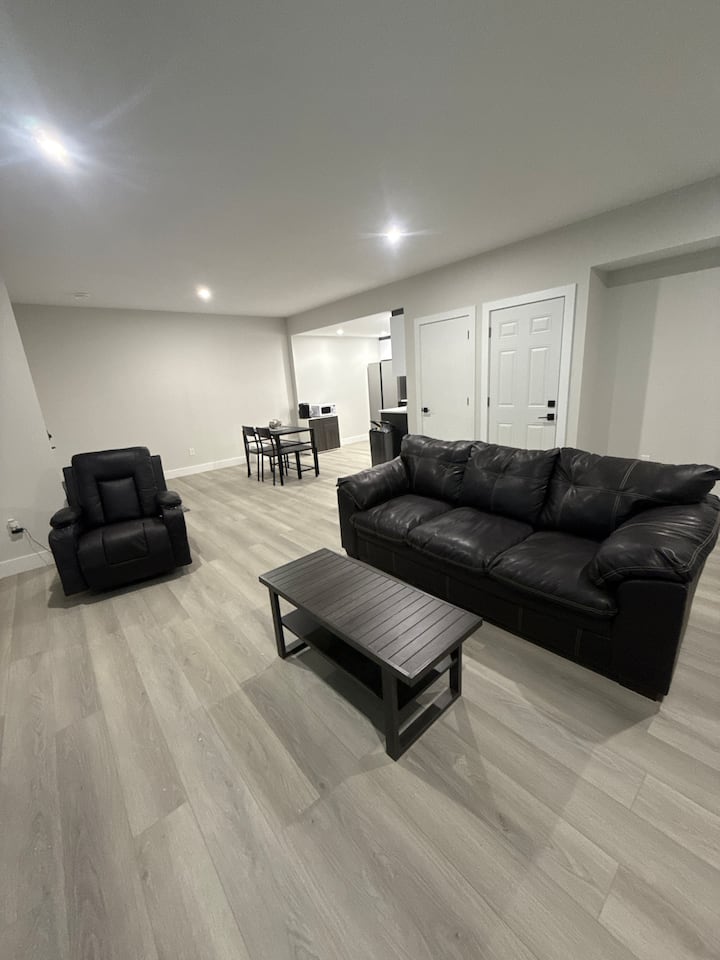 2 Bed 1 Bath Luxury Suite - Westlake