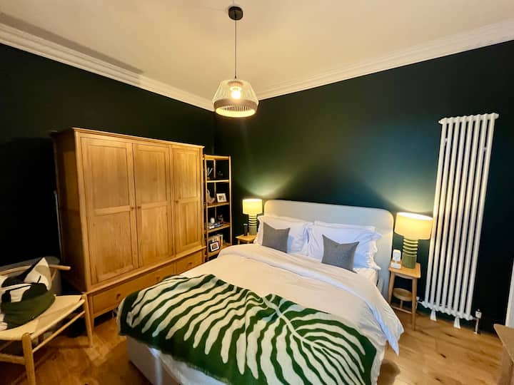 Modern Coastal Apartment - Edinburgh