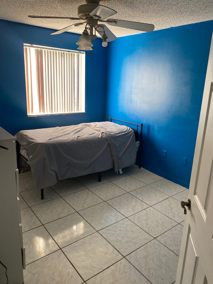 Vibrant Room In Miami/ Homestead - Homestead, FL