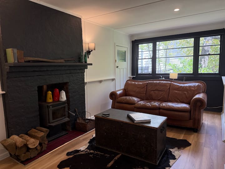 2 Cute Cottages For 6 Guests - Daylesford