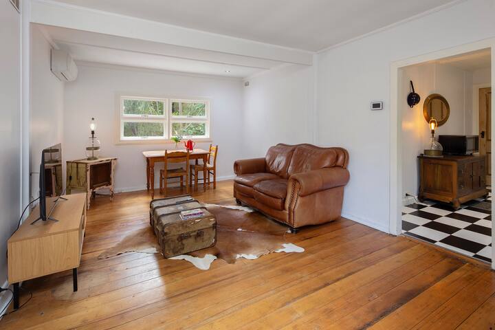 2 Charming Cottages - 6 Guests - Daylesford