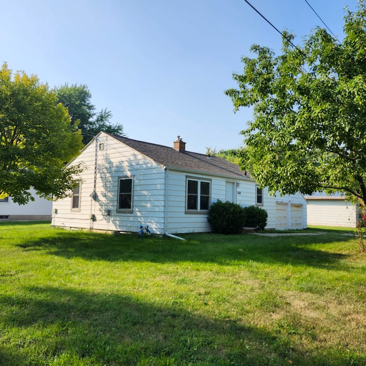 House In The Heart Of Green Bay - Green Bay, WI