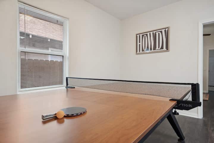Stylish Getaway In Dallas W/ Parking | Ping-pong - Dallas, TX