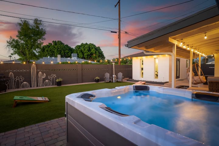 Stylish Old Town Stay•hot Tub•game Room•casita•gym - Scottsdale, AZ
