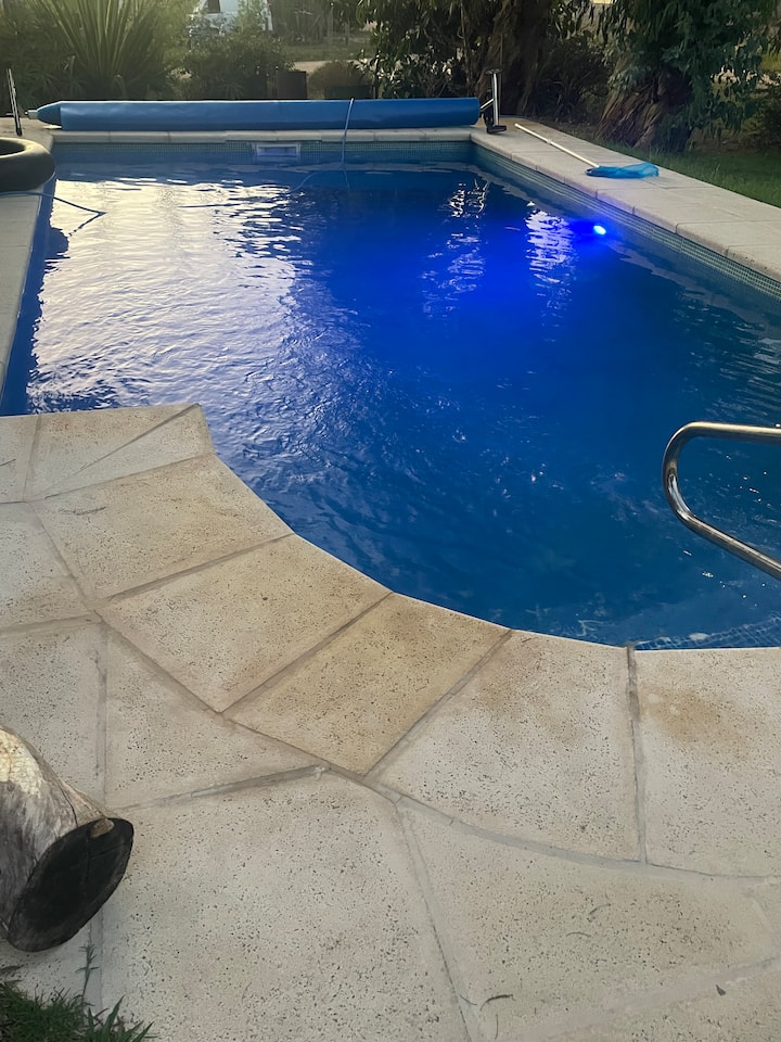 Cómoda Casa Con Piscina - Cuchilla Alta