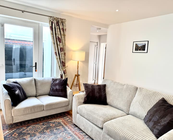 Charming 2 Floor + 3 Bed House - Dublin