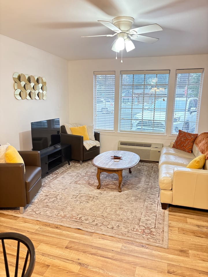 Cute & Cozy 2br • Near Hospital • Quiet Patio - Medford, OR