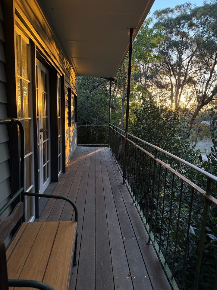 2 Charming Cottages - 8 Guests - Guildford, Australia