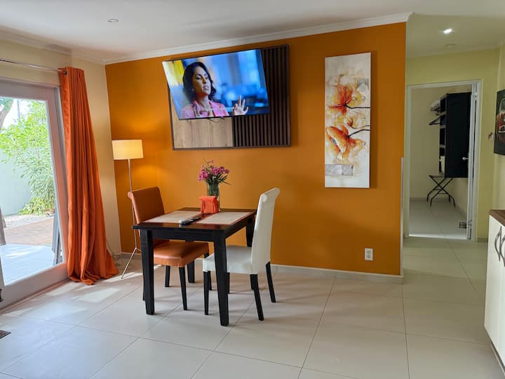 Malika Orange Apartment, Cozy - Curaçao