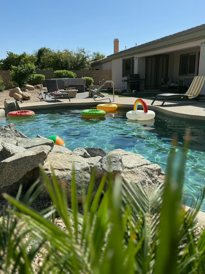 Family Oasis With Heated Pool Hot Tub & Game Room - 埃文代爾