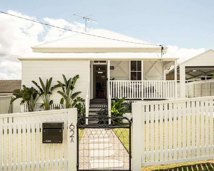 Huge & Stylish Urban Getaway Ipswich West Cottage - Ipswich, Australia