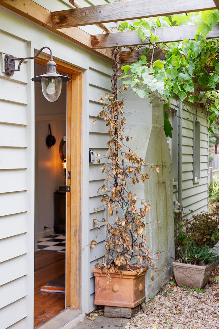 3 Charming Cottages - 10 Guests - Guildford, Australia