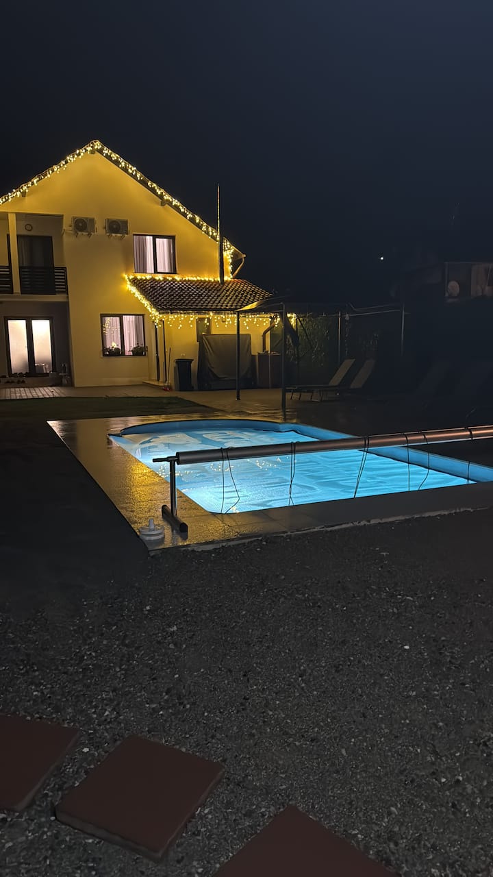 Căsuța De Pe șEs - Novaci