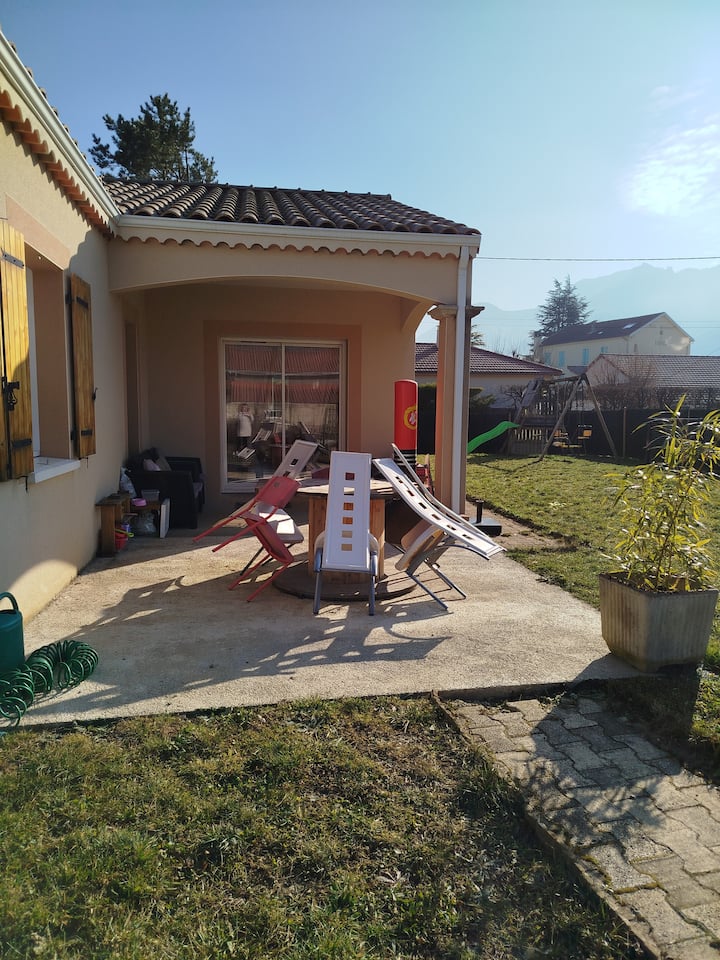 Chambre Dans Villa Jardin Et Piscine Hors Sol - Die