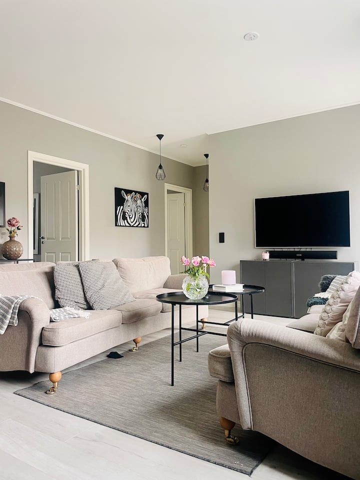 Villa Med 3 Sovrum, Stort Trädäck & Trädgård. - Ystad