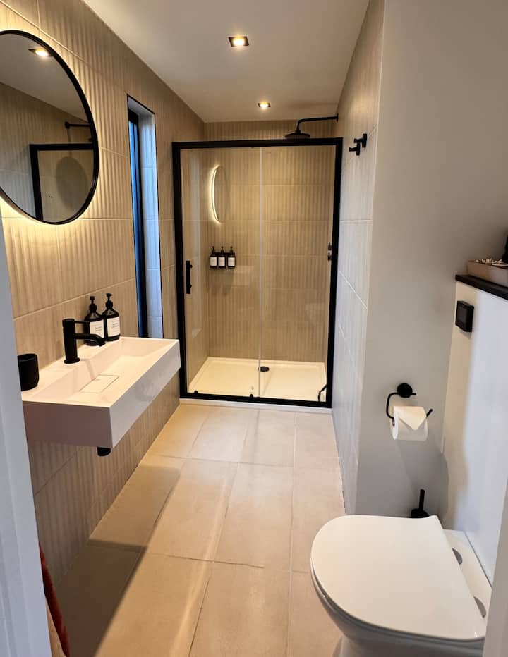 Cozy Seaside & Sunset Retreat + Private Hot Tub - Kent