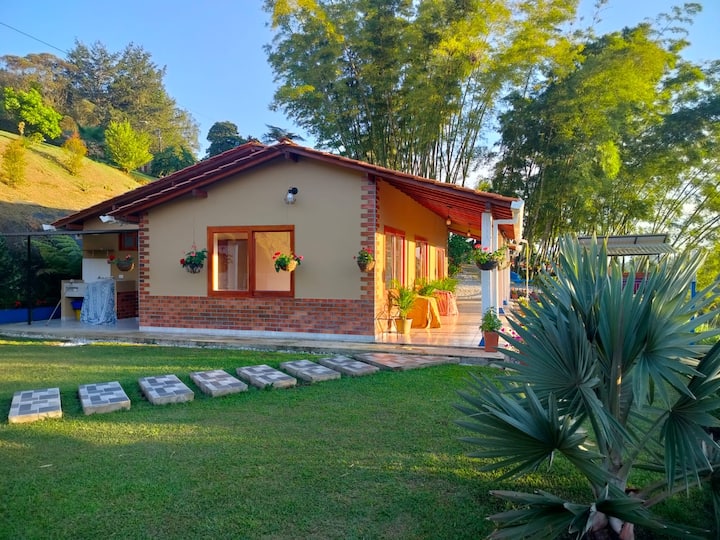 Casa Finca En El Oriente, Un Oasis De Vida Natural - Marinilla