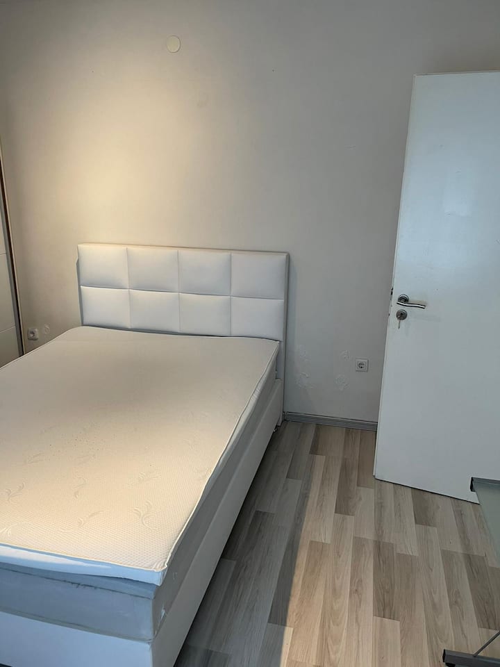 Kleine Wohnung Mit 2 Zimmern Nähe Phantasialand - Weilerswist