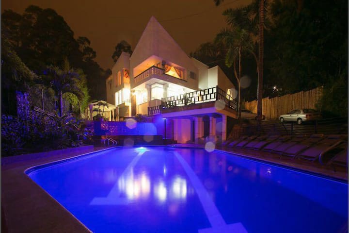 Whitehouse Poblado 10br Pool Jacuzzi Parque Lleras - Medellín