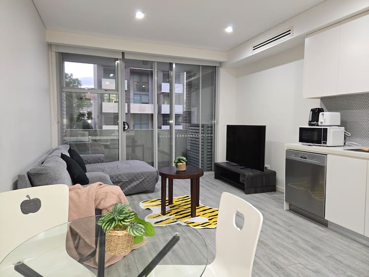 Camperdown One 05 Close To Bus Stop And Syd Cbd - Hunters Hill