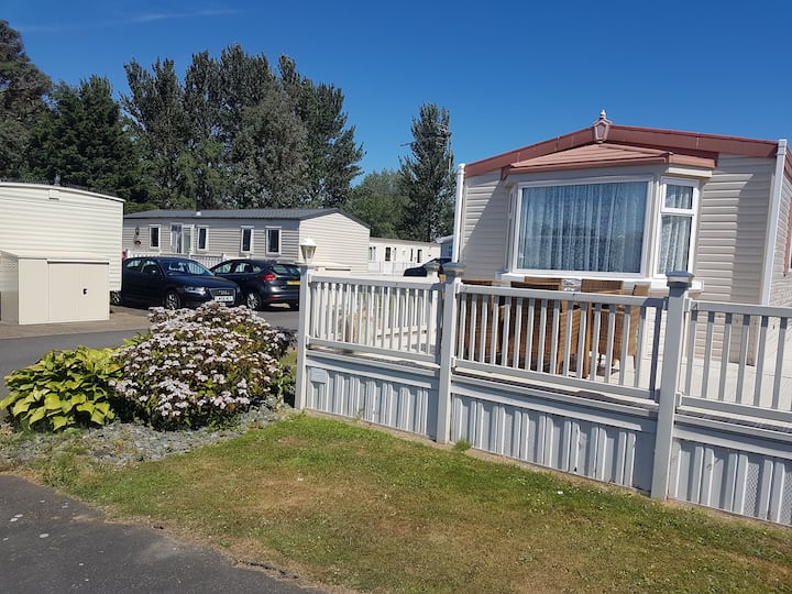 7 Berth Caravan With Decking At Southview Skegness - Skegness