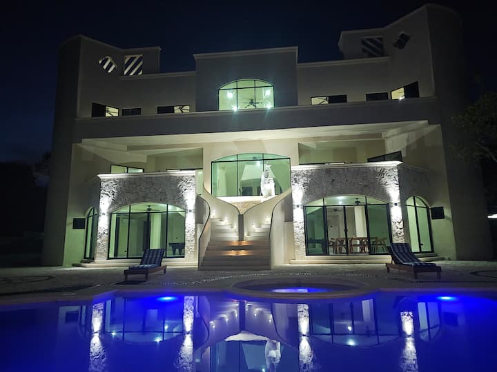 6 Room Luxury Villa- Free Breakfast & Transport - Akumal