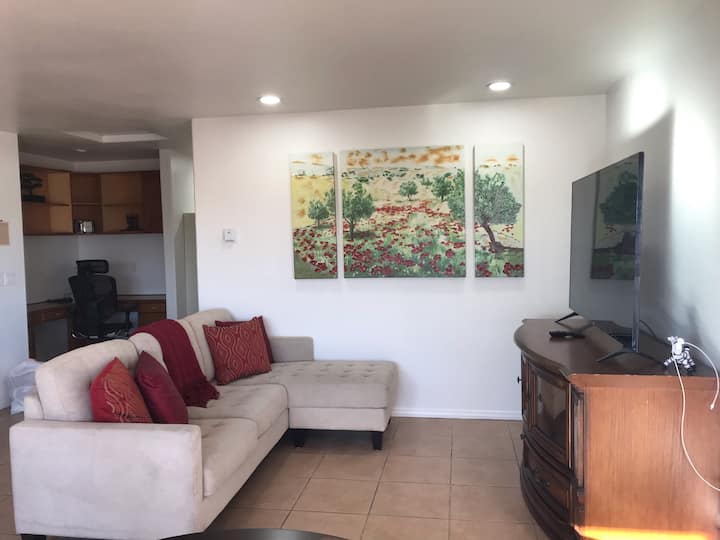 Charming 2-bedroom Apartment Upstairs W/balcony - San Diego, CA